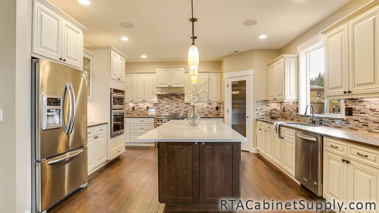 The Pros and Cons of a Movable Kitchen Island
